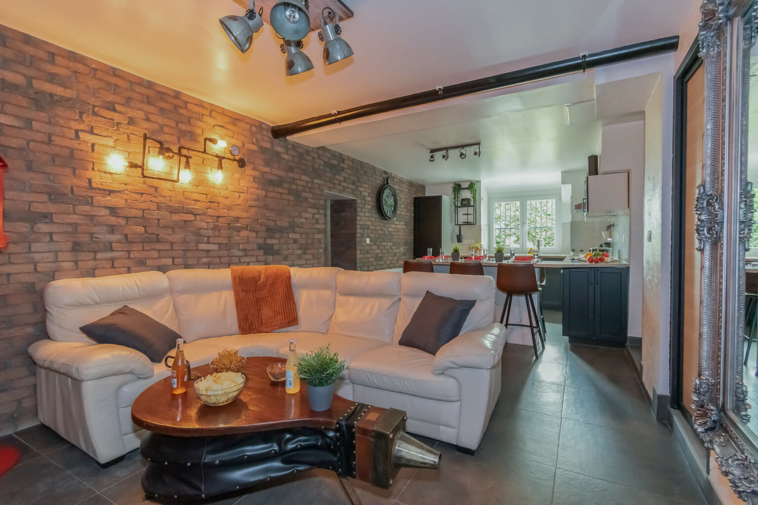 Private & Comfortable Apartments - Short & Long Term Rentals